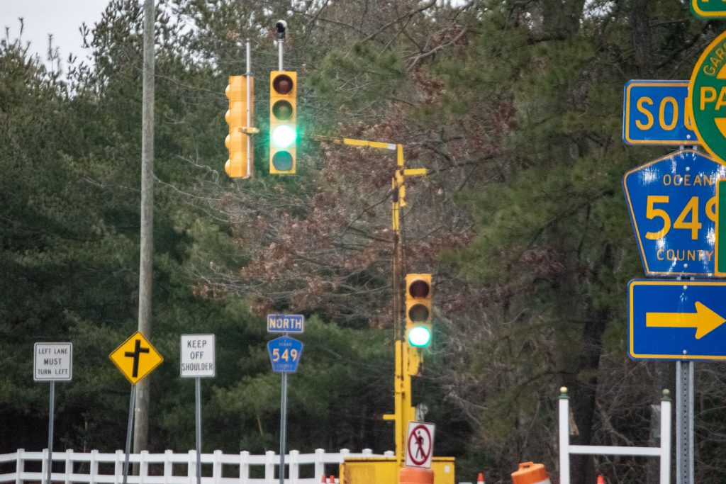 Here’s What’s Happening With That Temporary Traffic Light on Lanes Mill ...